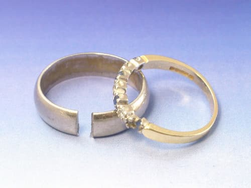 How to Fix a Broken Ring: Quick Repair Guide - JewelryOnLight